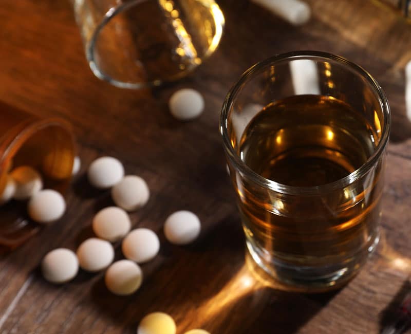 The Dangerous Combination: Why Mixing Ambien and Alcohol is a Bad Idea ...